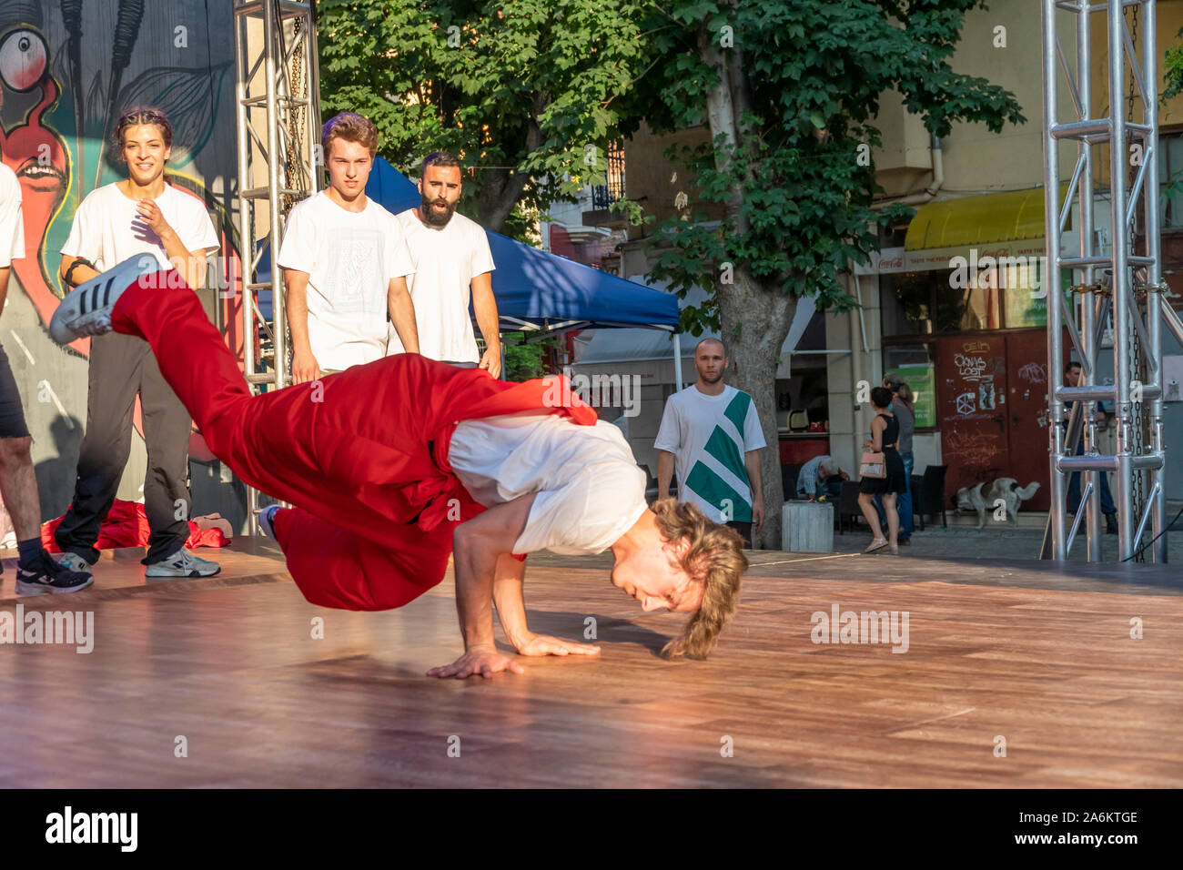 Group breakdancers on stage hi-res stock photography and images - Alamy