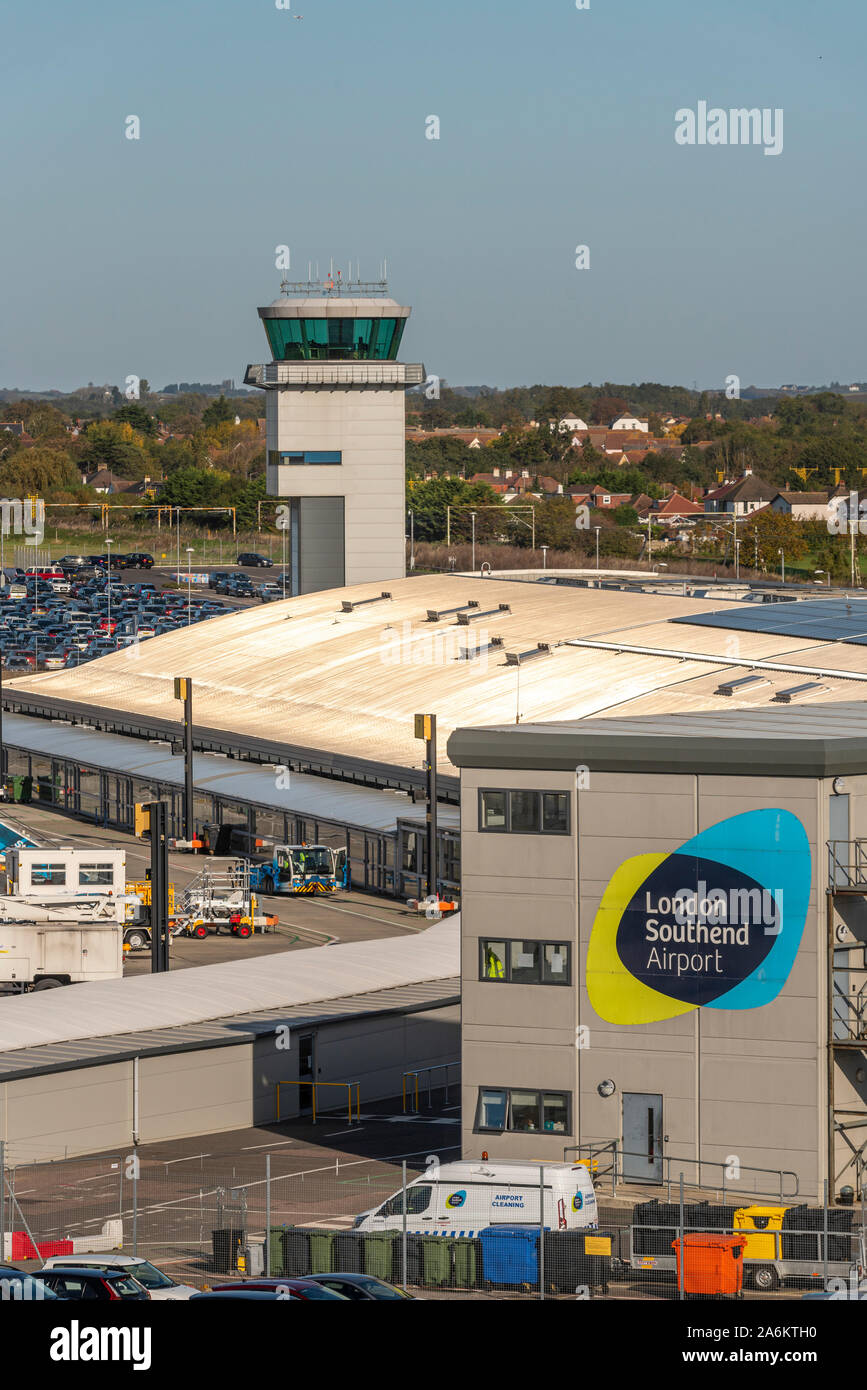 Air traffic control tower london hi-res stock photography and images ...
