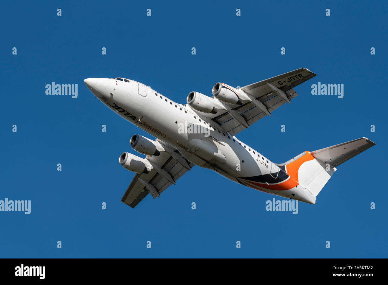 Avro rj85 hi-res stock photography and images - Alamy