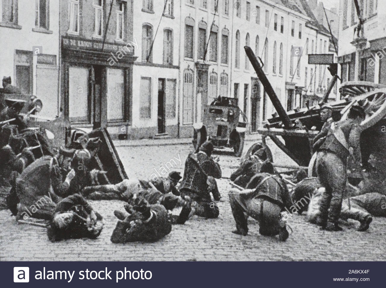 Street fighting hi-res stock photography and images - Alamy