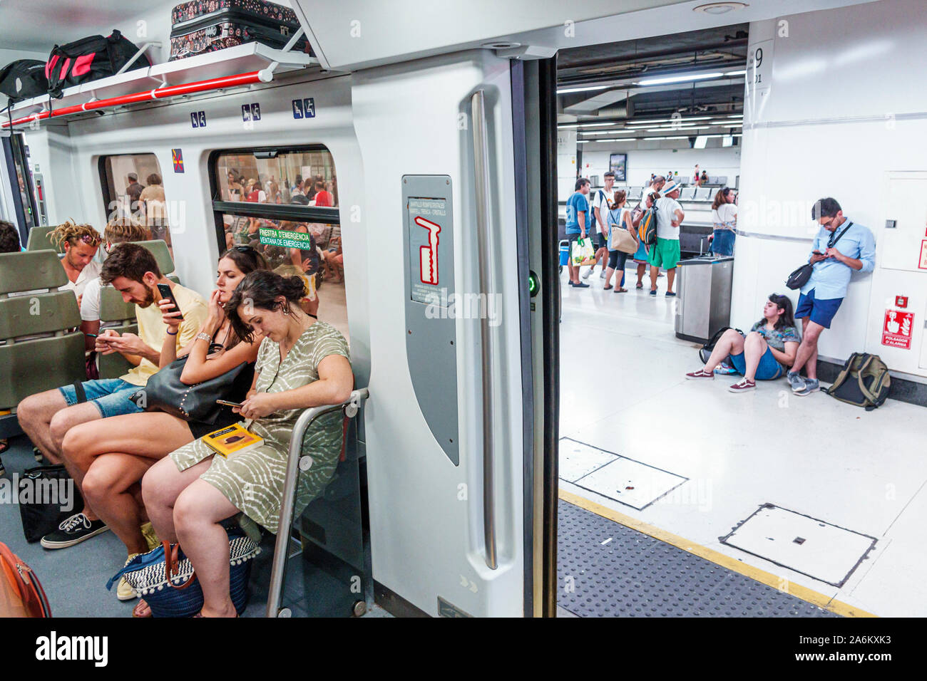 Catalonia barcelona sants renfe train station hi-res stock photography ...