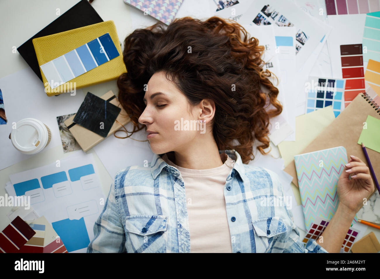 Woman surrounded by paperwork hi-res stock photography and images - Alamy