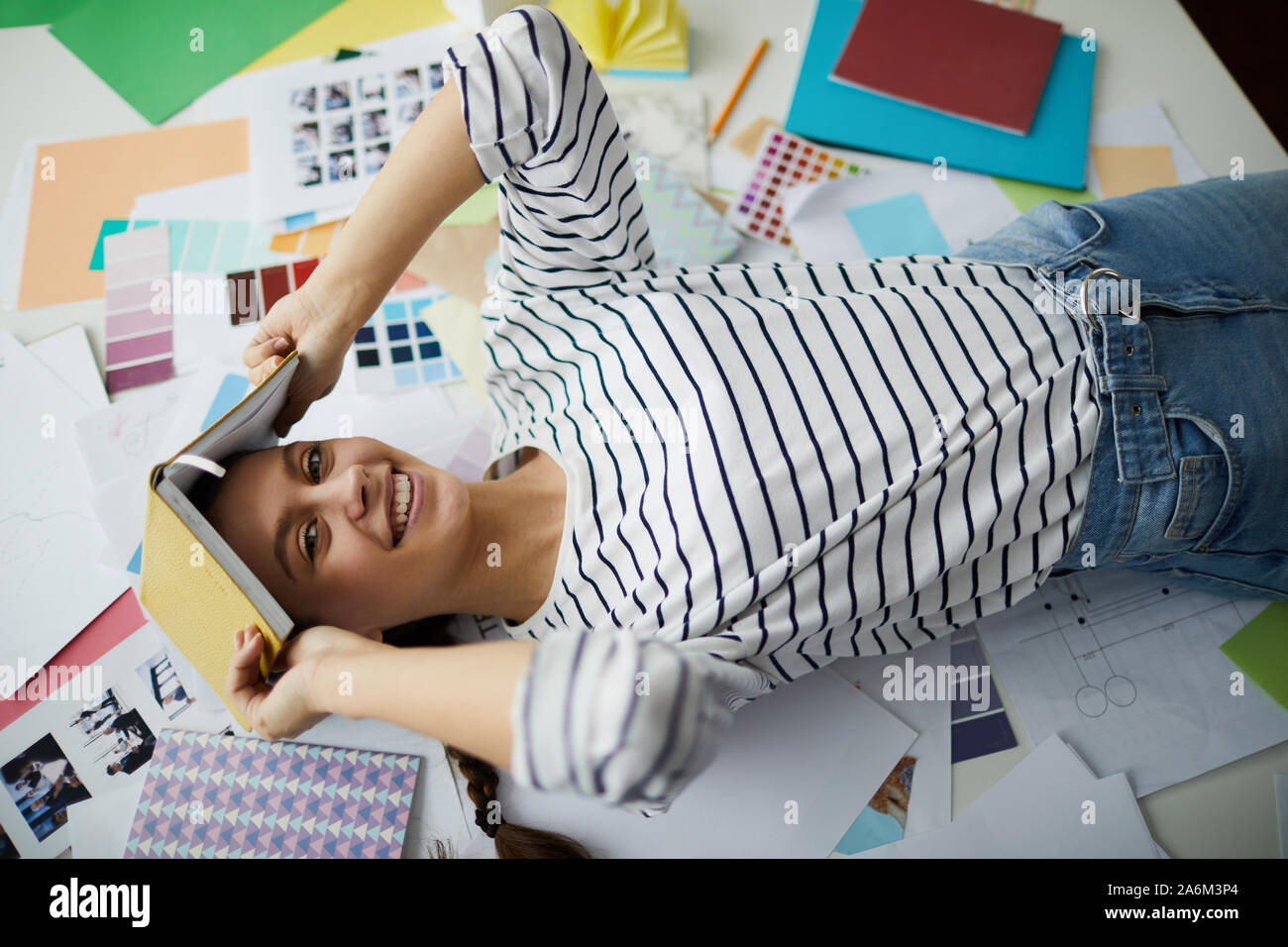 Woman surrounded by paperwork hi-res stock photography and images - Alamy