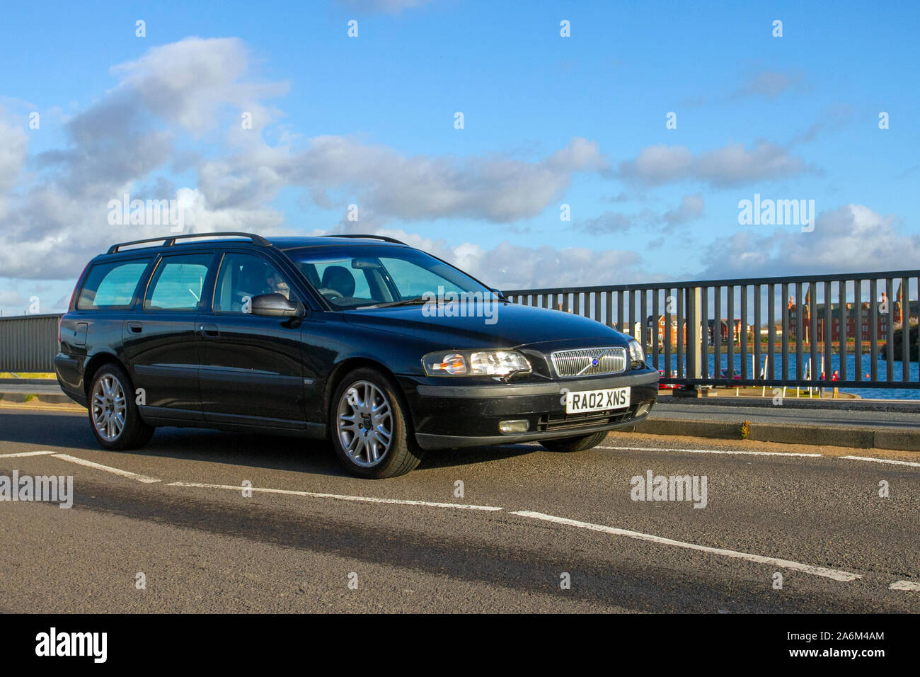 Volvo v70 blue hi-res stock photography and images - Alamy