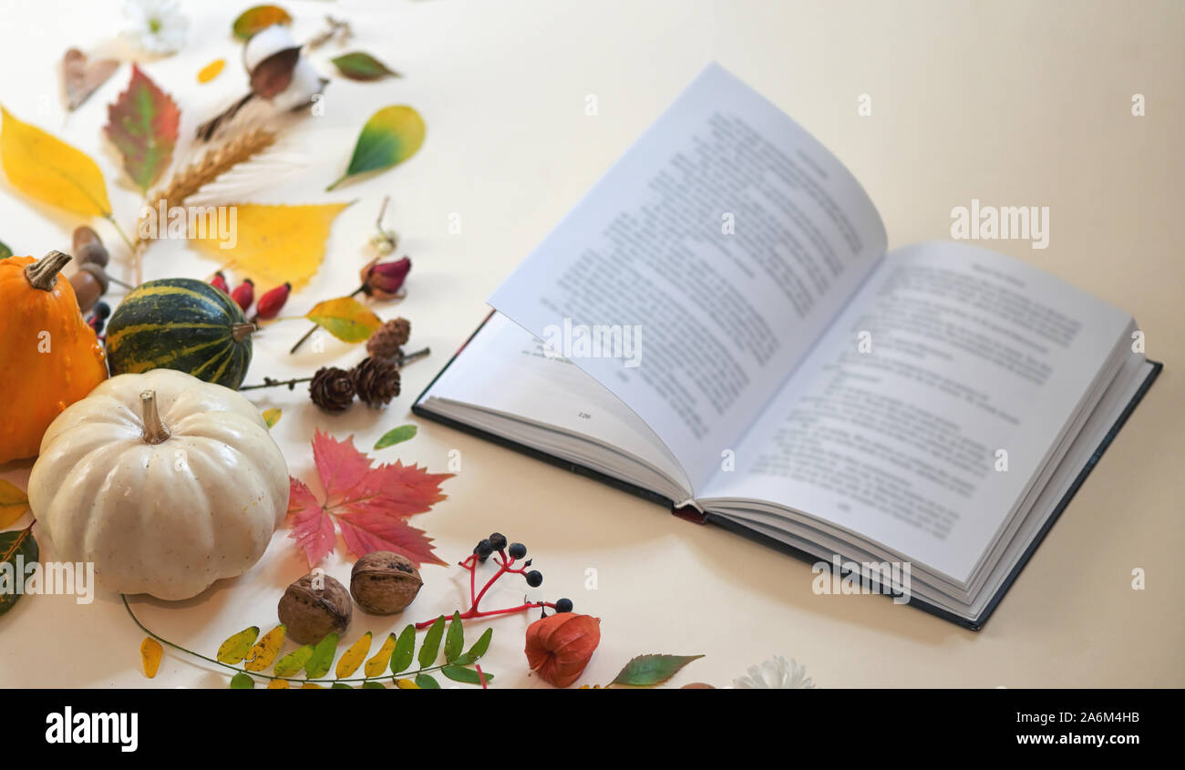 Open book on table hi-res stock photography and images - Alamy