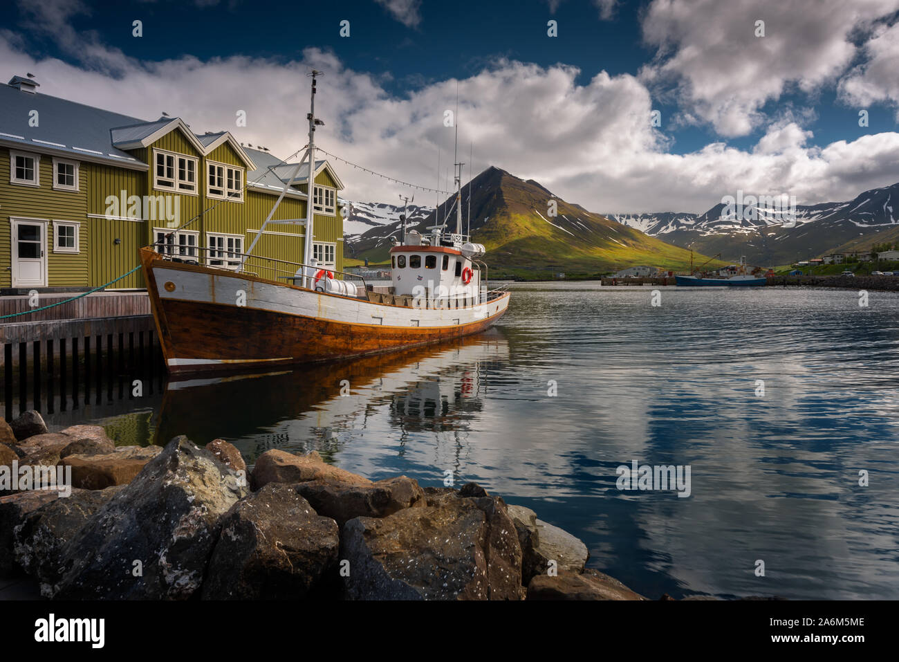 Wooden Icelandic fishing boat in Siglufjörður bay. Icelandic fjords ...