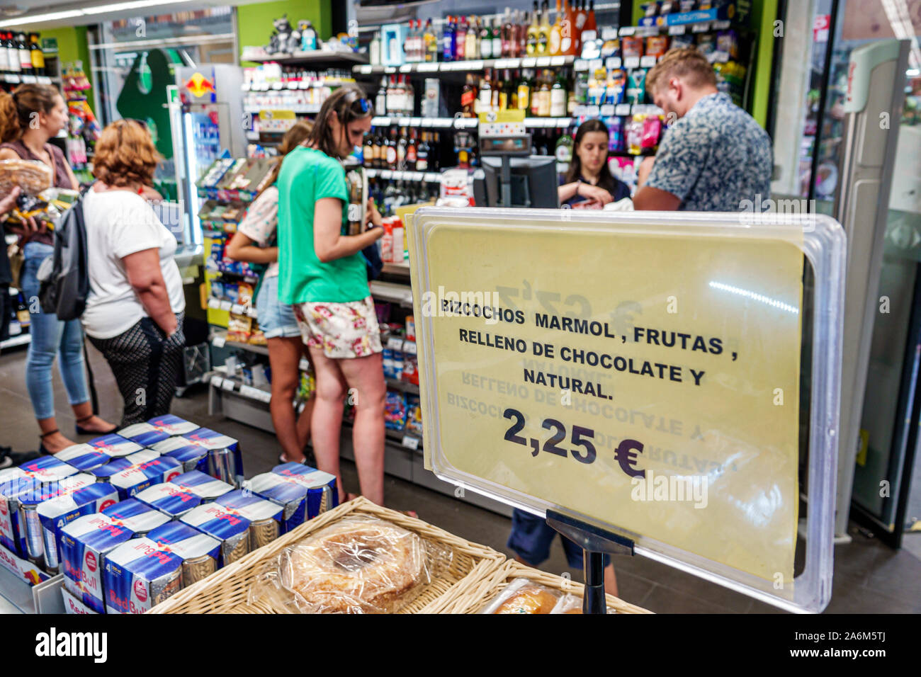 Convenience store cashier hi-res stock photography and images - Alamy