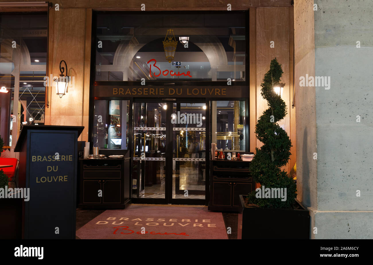 Cafe restaurant du louvre hi-res stock photography and images - Alamy