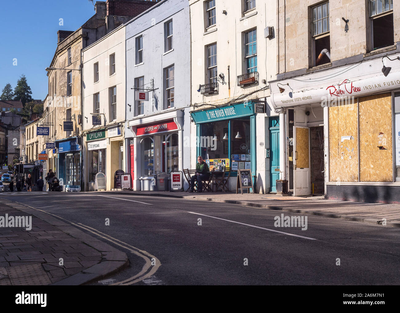 Empty shops frome hi-res stock photography and images - Alamy