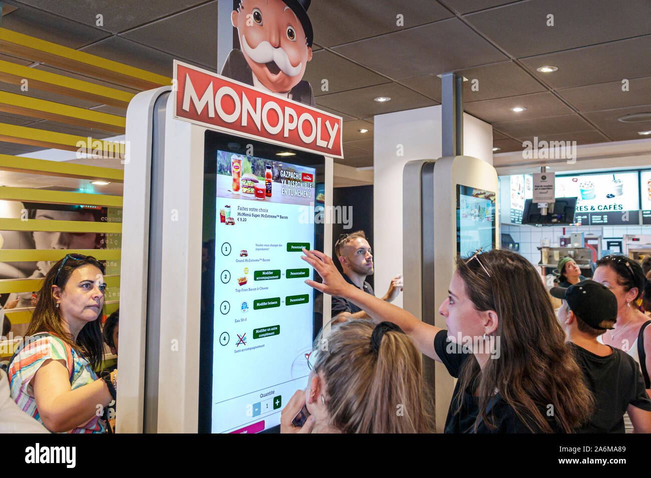 Using kiosk touch screen hi-res stock photography and images - Alamy