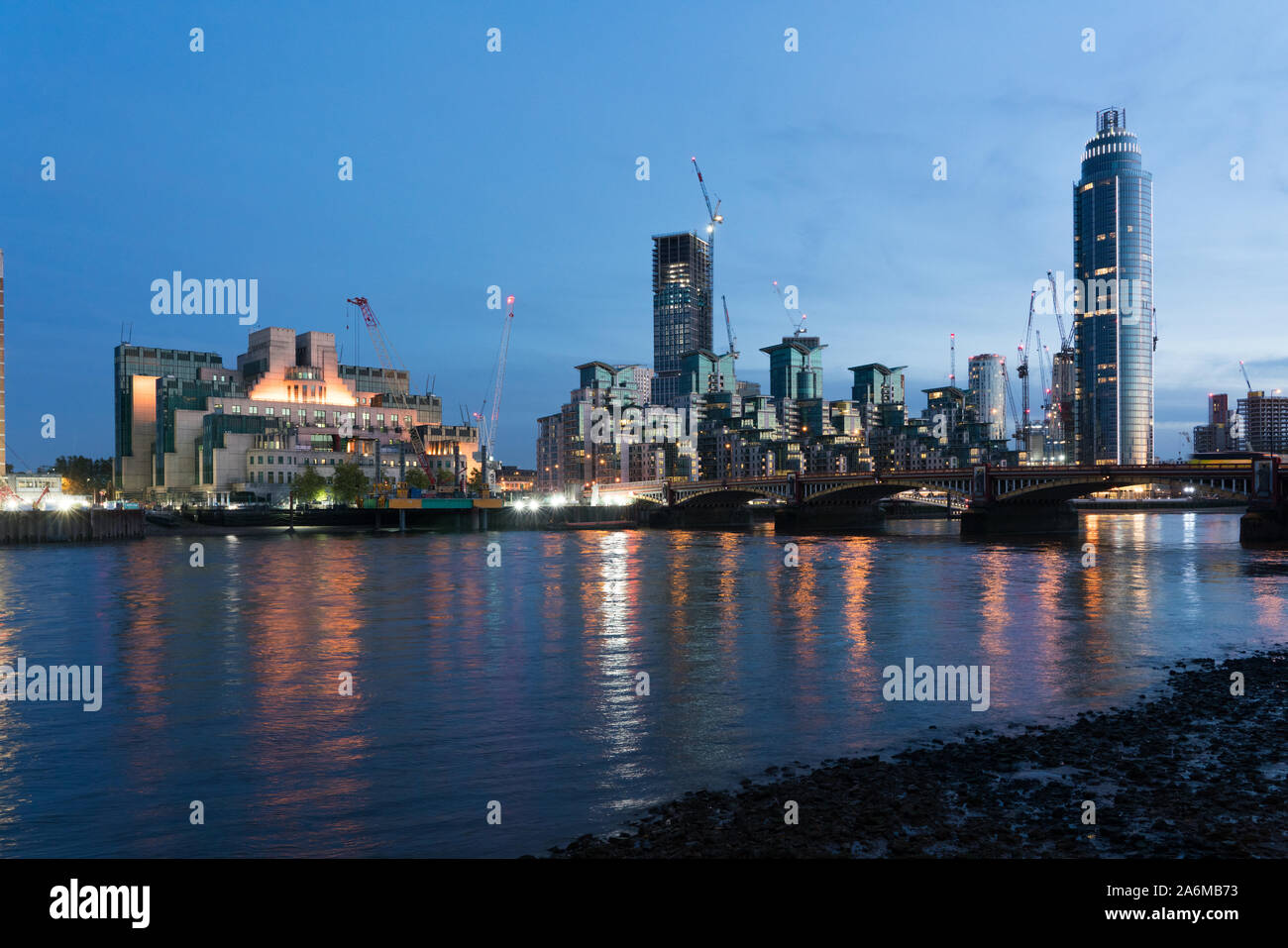 Vauxhall skyline with MI6 Building Stock Photo - Alamy