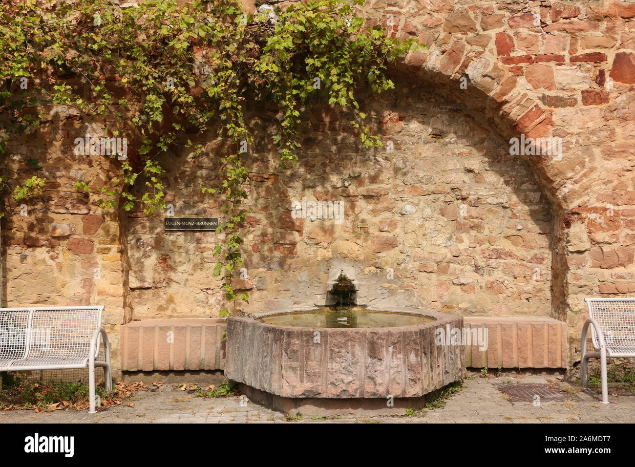 Alter brunnen hi-res stock photography and images - Alamy