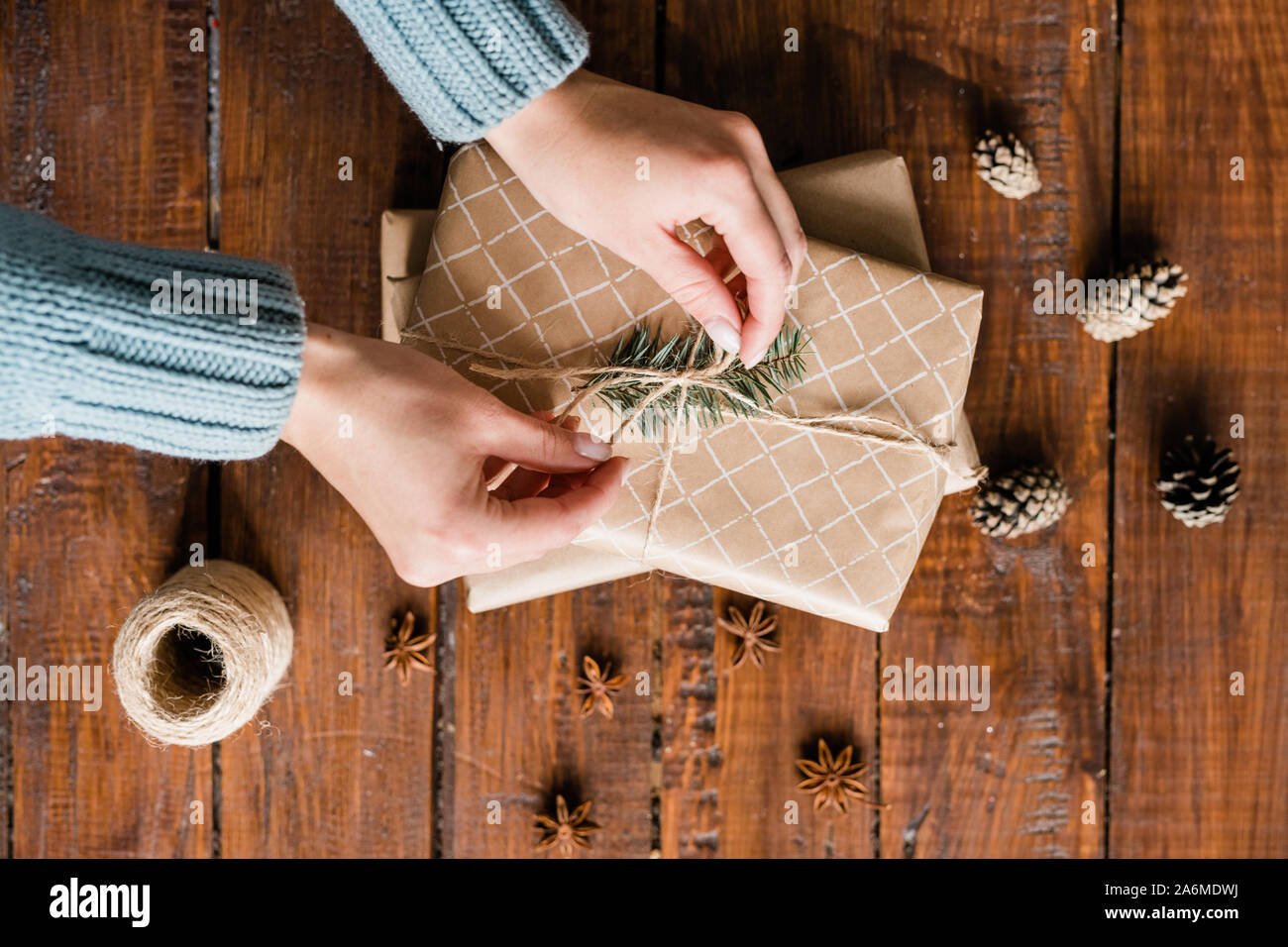 Binding knot hi-res stock photography and images - Alamy