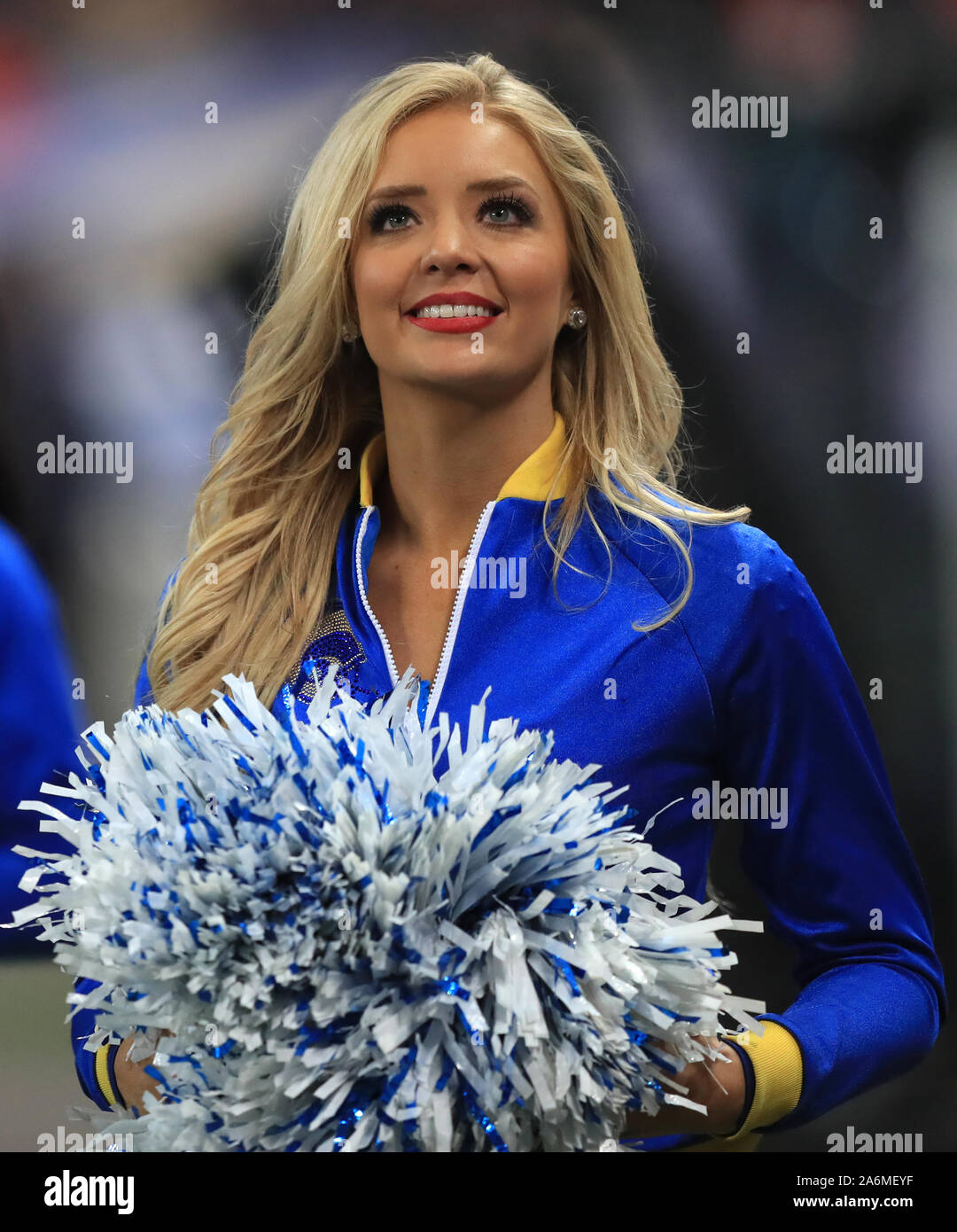 La rams cheerleader hi-res stock photography and images - Alamy