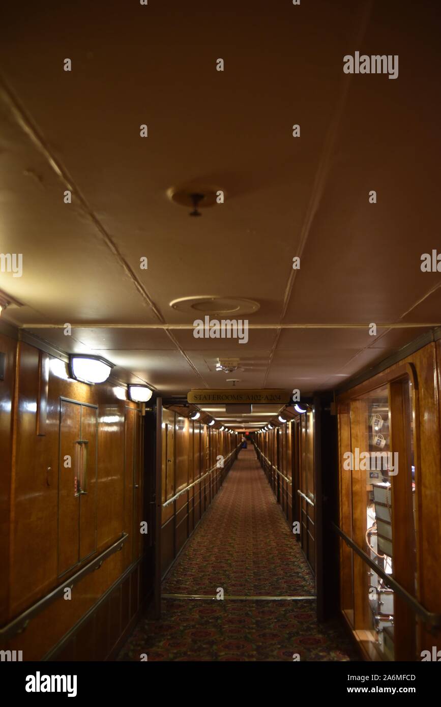 Cunard White Star Line High Resolution Stock Photography and Images - Alamy