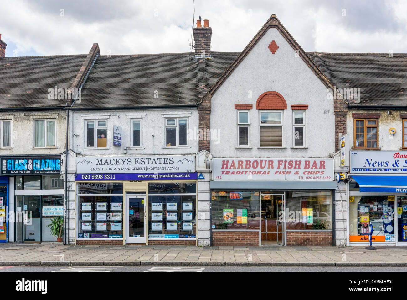 Shopping parade london hi-res stock photography and images - Alamy