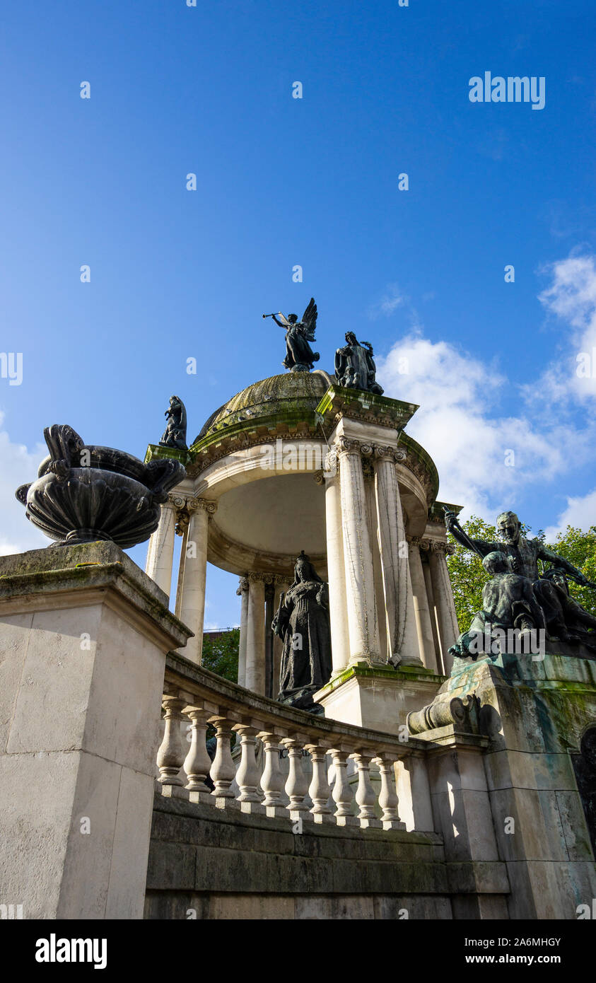 Queen Victoria Monument in Liverpool Stock Photo - Alamy