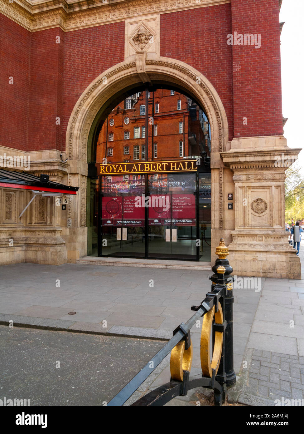 The bbc proms royal albert hall hi-res stock photography and images - Alamy