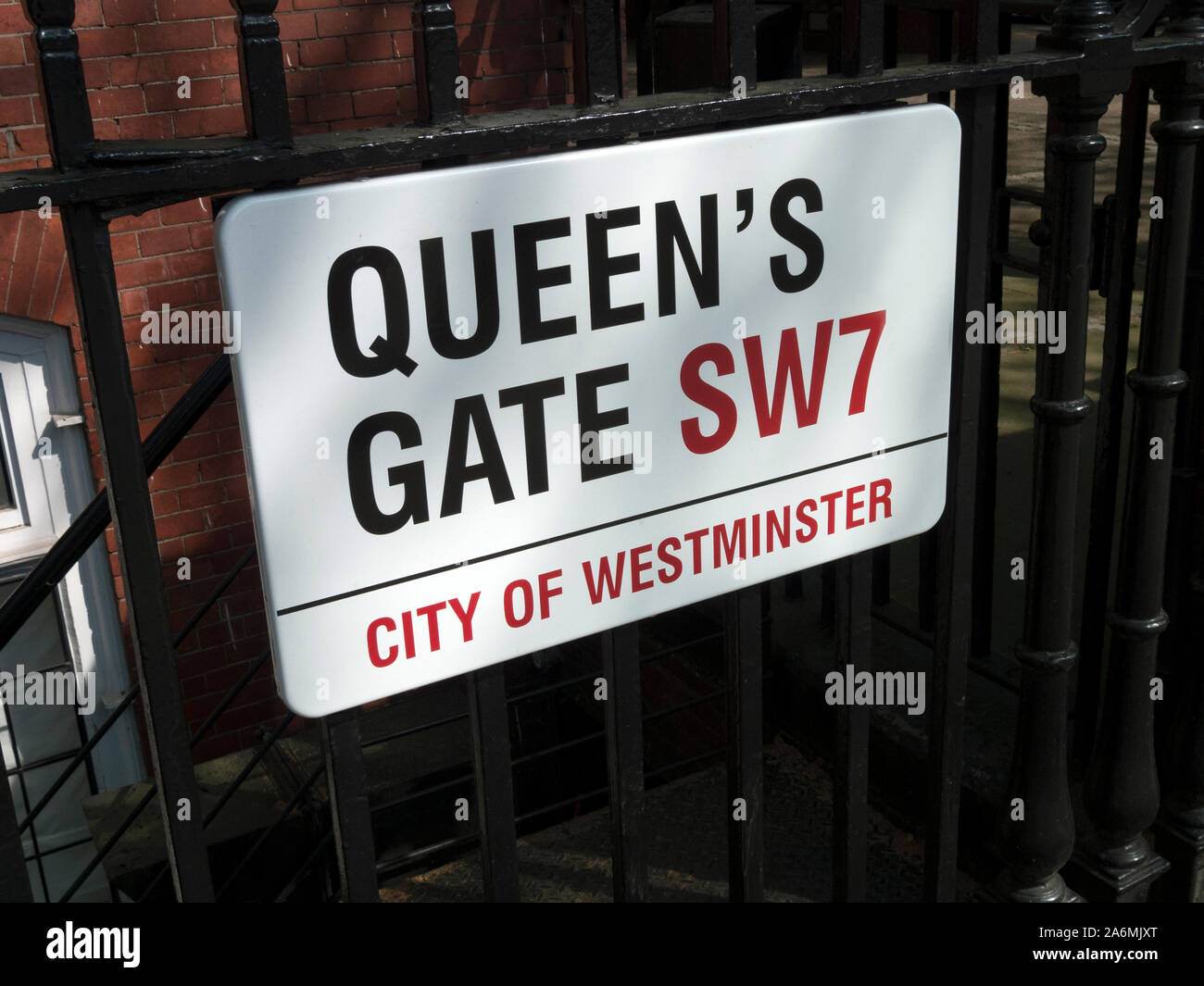 Queens sign hi-res stock photography and images - Alamy