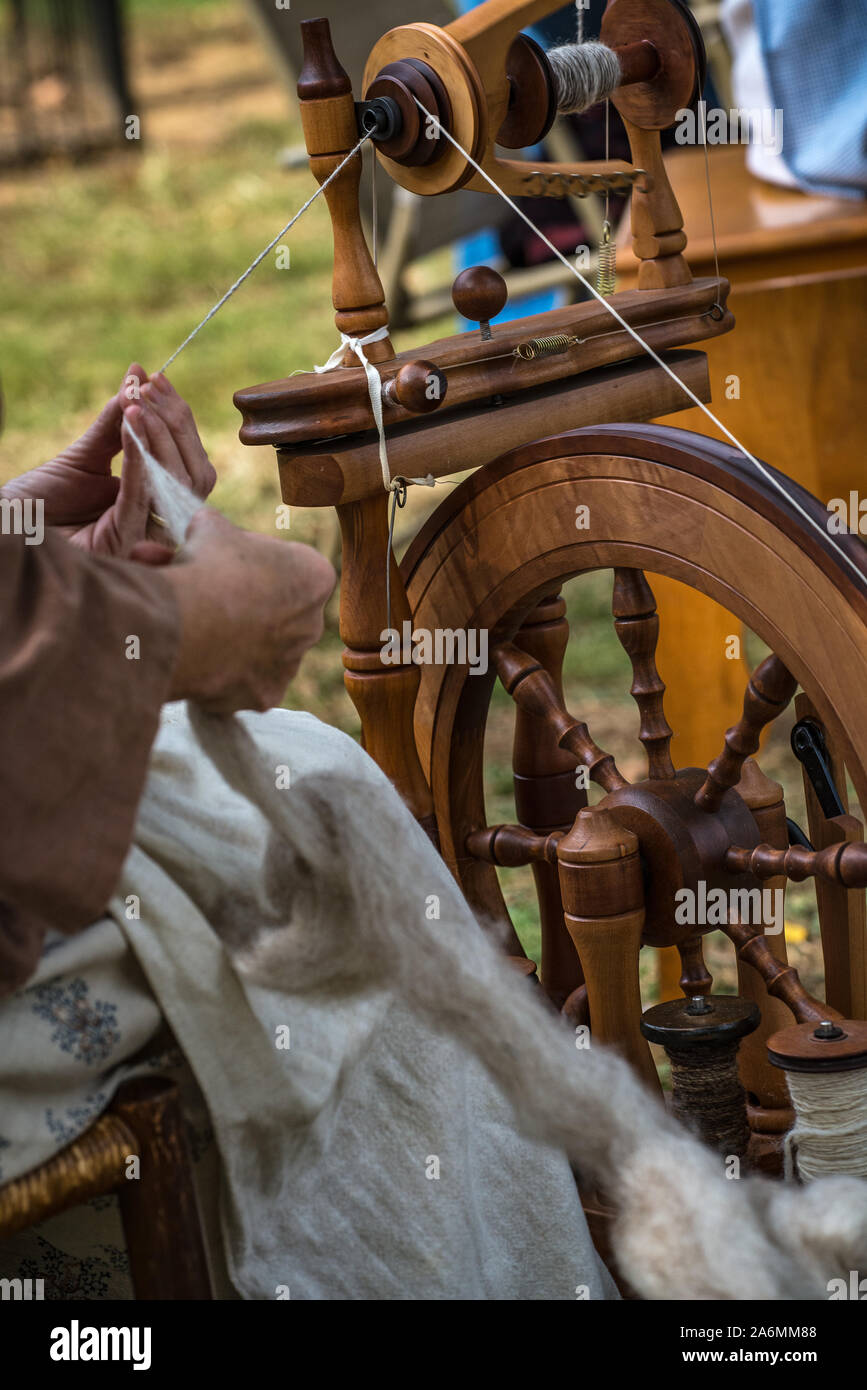 Antique spinning wheel hi-res stock photography and images - Alamy