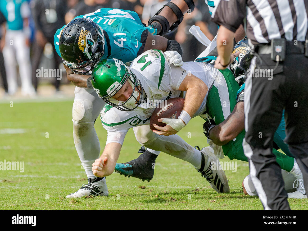 Jacksonville jaguars defensive end dawuane smoot 94 hi-res stock ...