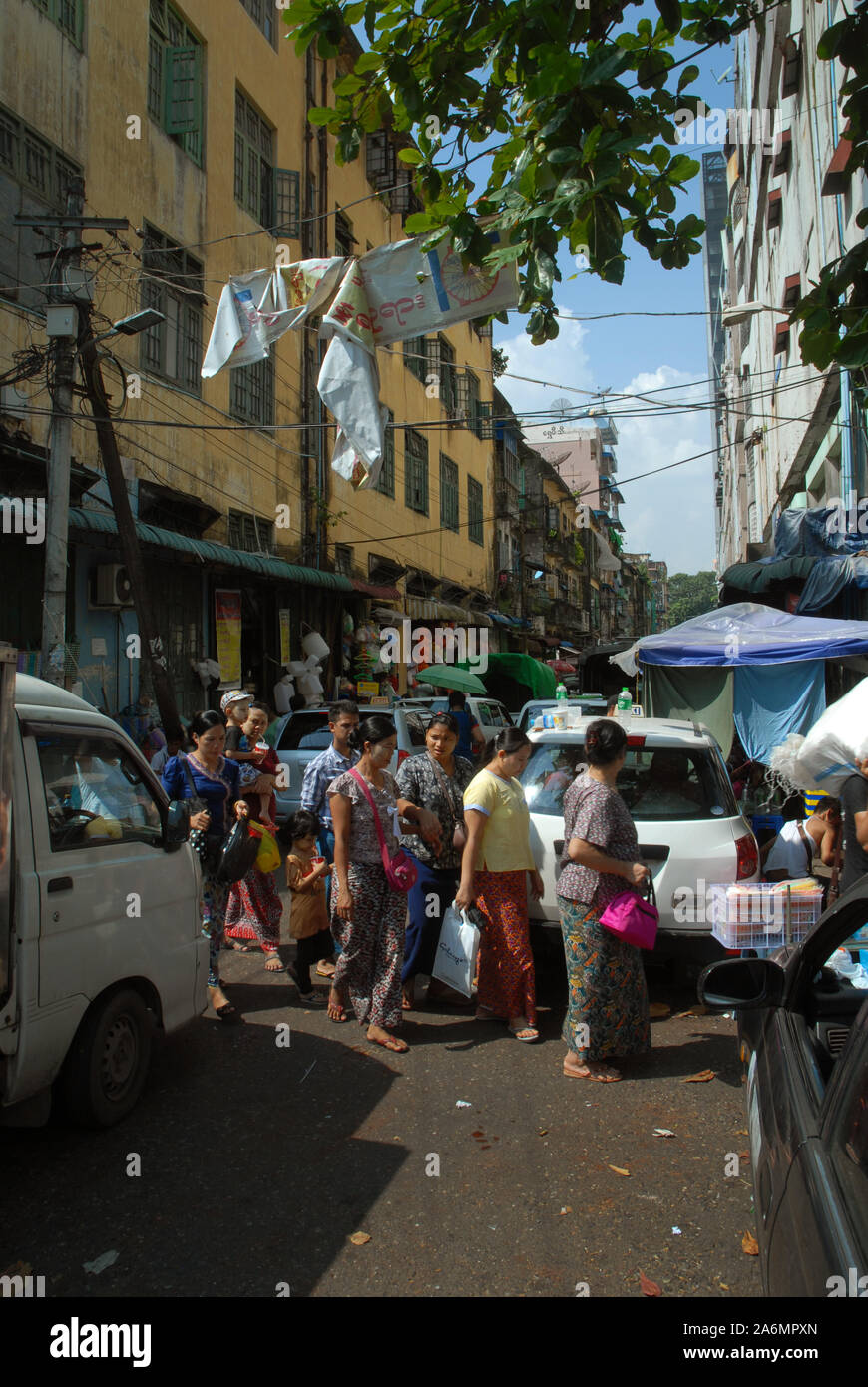 Yangon street markets hi-res stock photography and images - Alamy