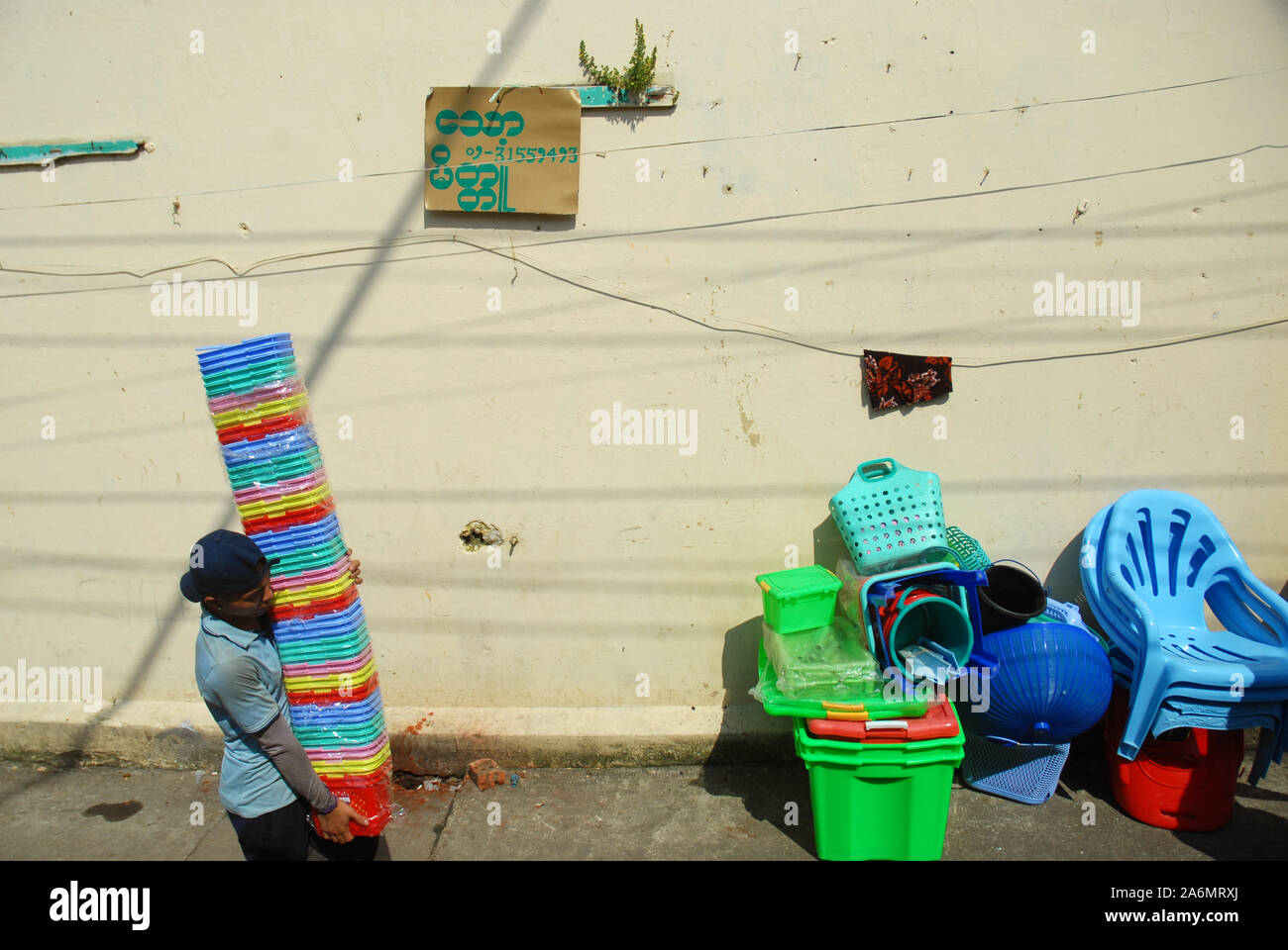 Man carrying plastic containers hi-res stock photography and images - Alamy
