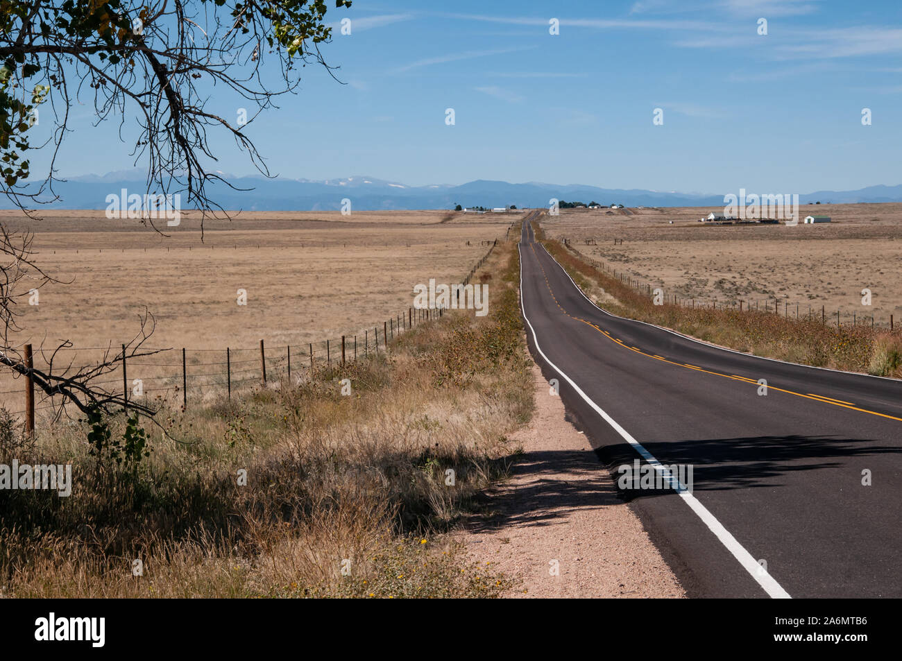 Wide open spaces solitary solitude hi-res stock photography and images ...