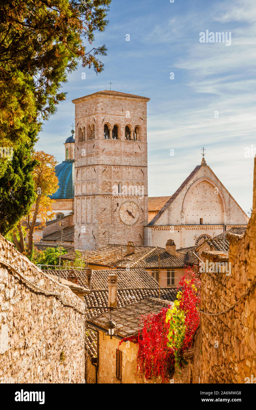 Assisi charming medieval historic center with St Rufinus Church Stock ...