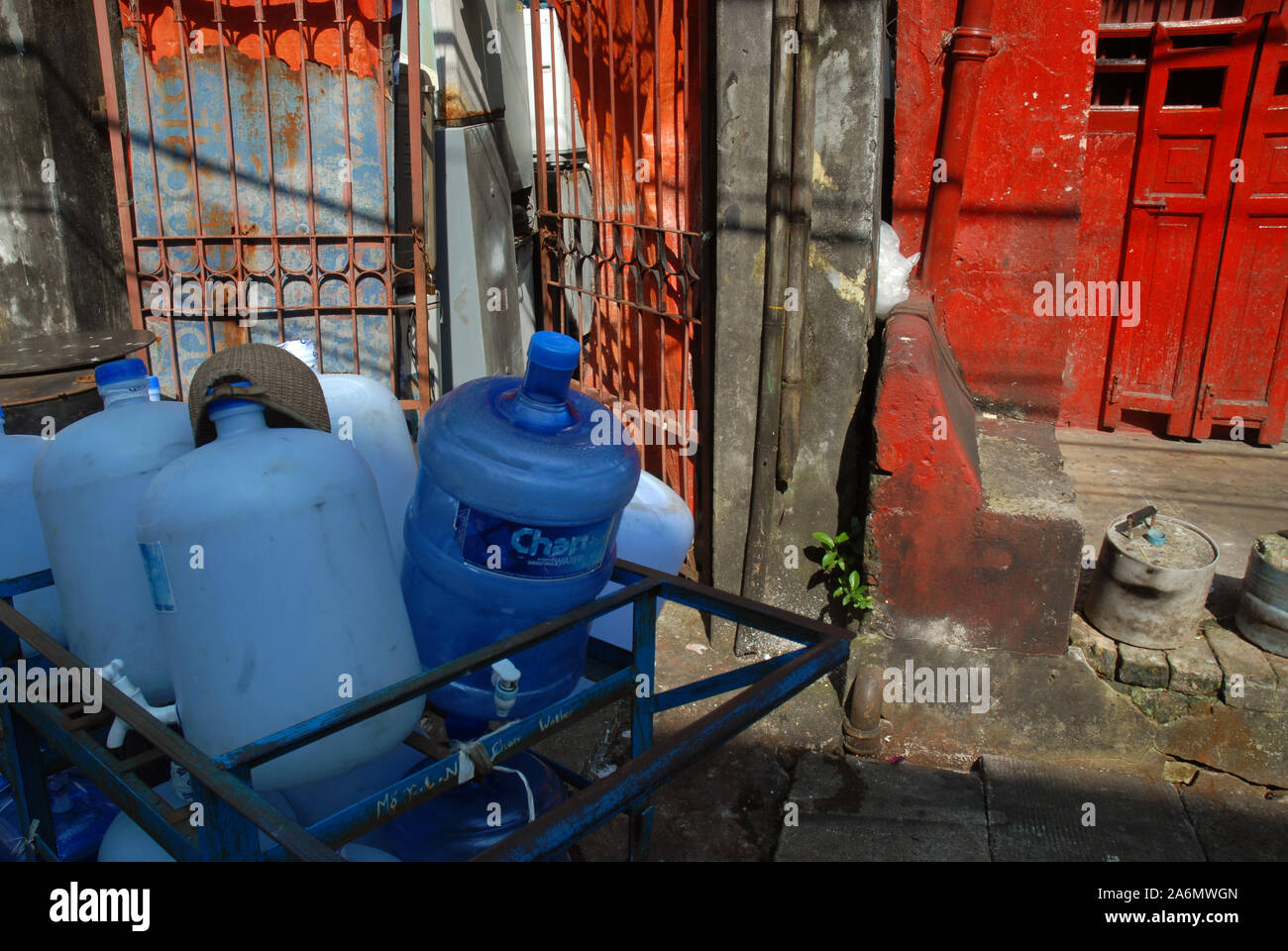 Lots of mineral water bottles hi-res stock photography and images - Alamy