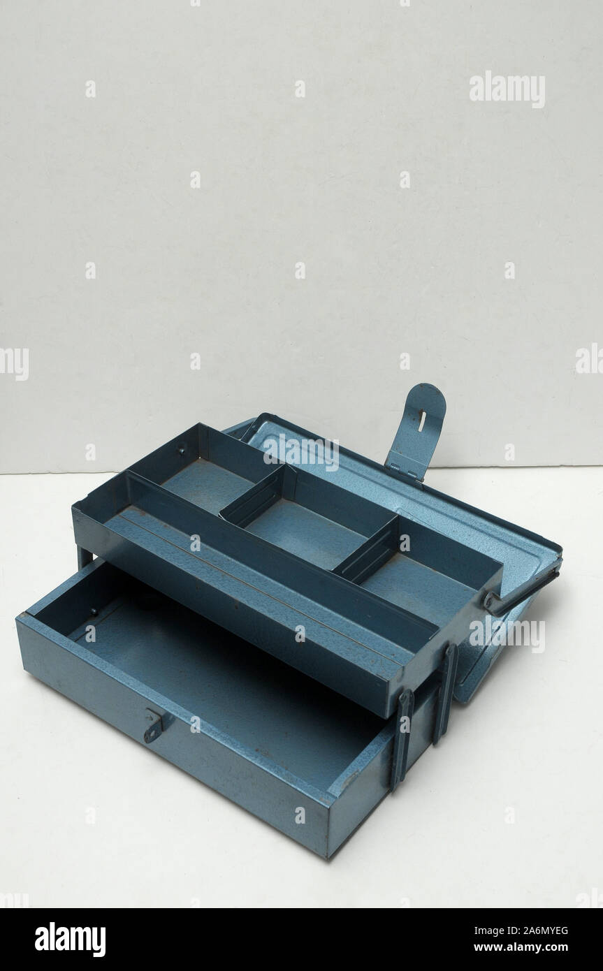 Blue metal toolbox hi-res stock photography and images - Alamy