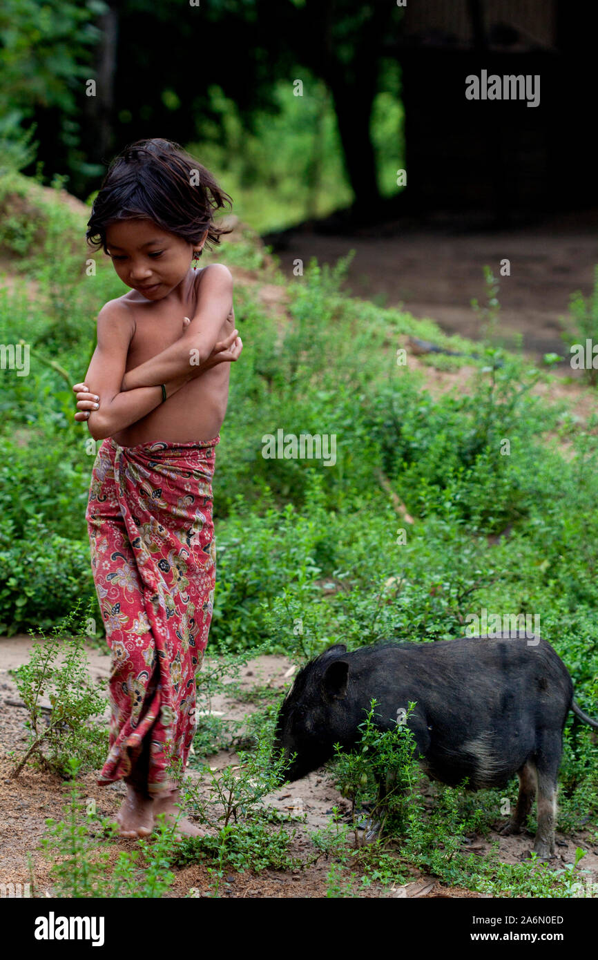 A child from the ethnic Murong (also Mro or Mru) community. Lama ...