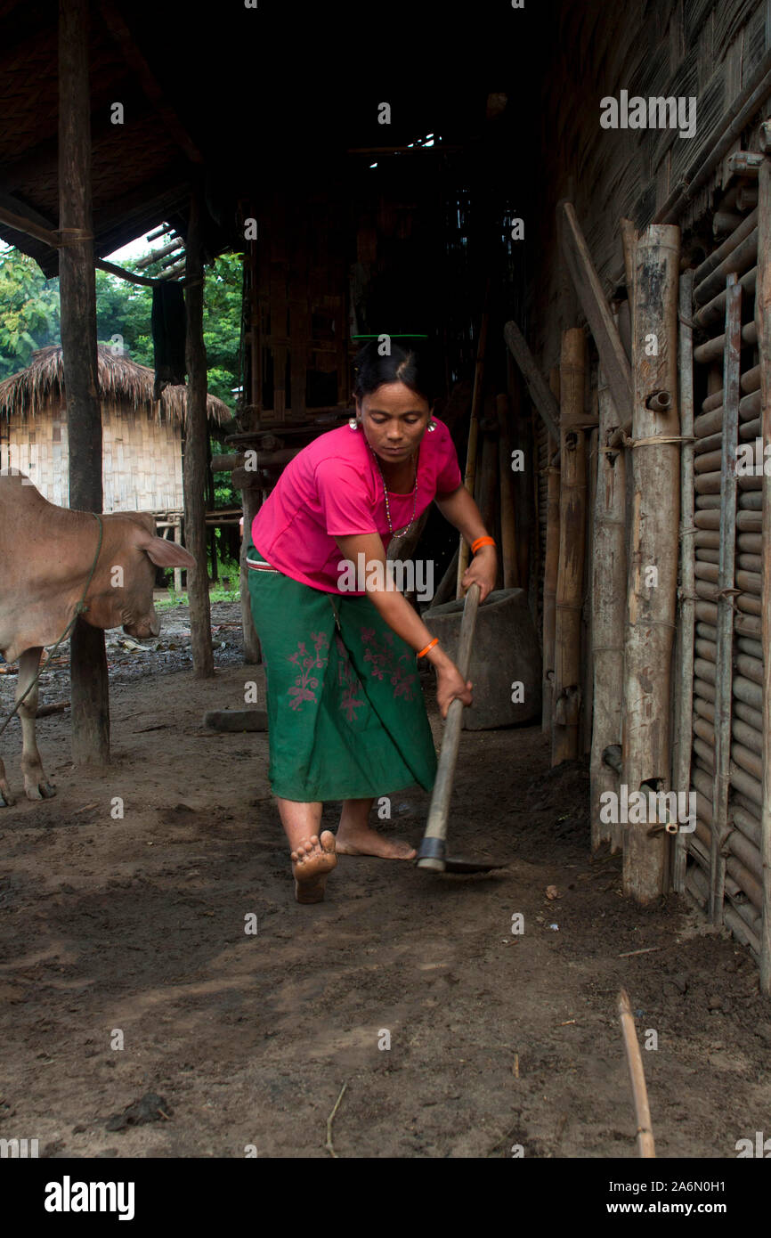 Mru tribe hi-res stock photography and images - Alamy