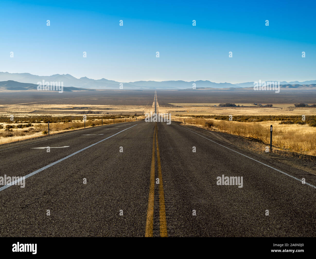Highway desert space hi-res stock photography and images - Alamy