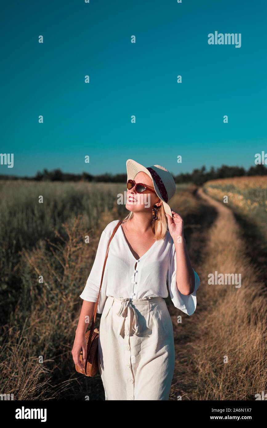 Standing in the road hi-res stock photography and images - Alamy