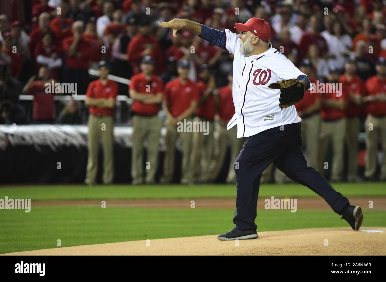 Donald trump first pitch hi-res stock photography and images - Alamy