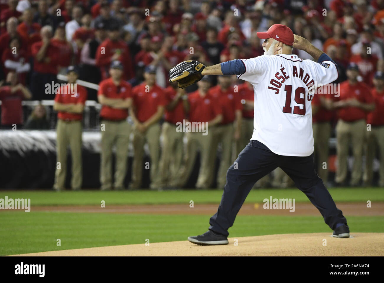 Donald trump first pitch hi-res stock photography and images - Alamy