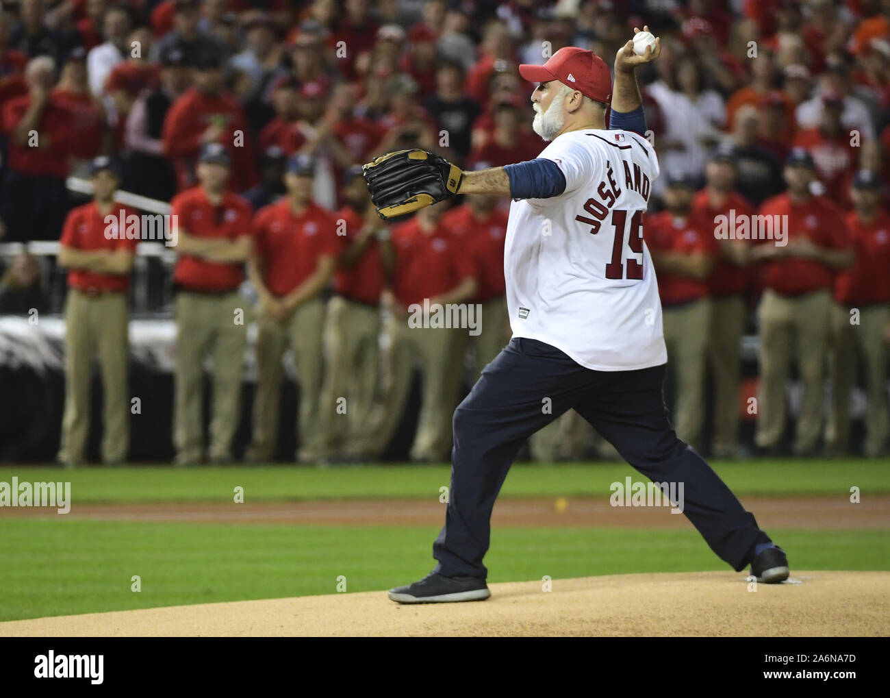 Donald trump first pitch hi-res stock photography and images - Alamy