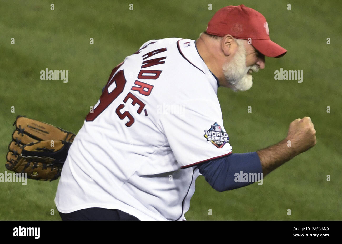 Donald trump first pitch hi-res stock photography and images - Alamy