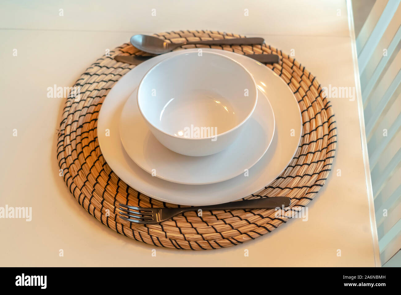 Single dinner setting with cutlery and crockery Stock Photo - Alamy