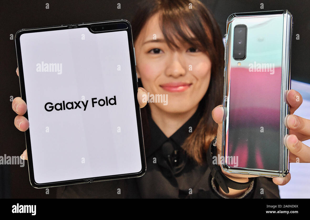 Samsung employees hi-res stock photography and images - Alamy