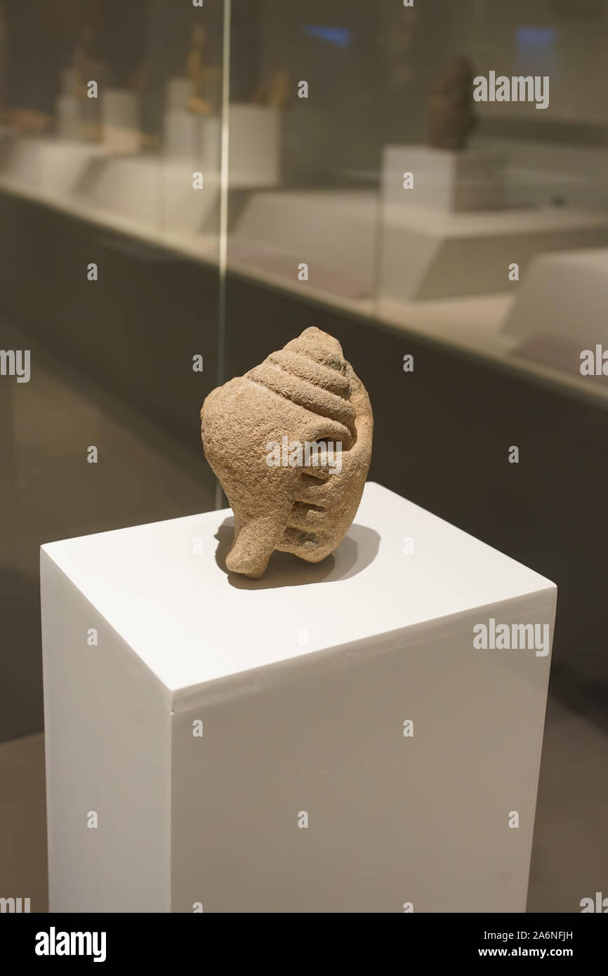 Holding conch shell hi-res stock photography and images - Alamy