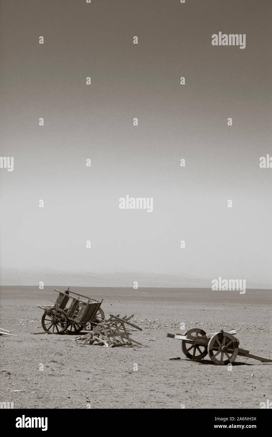 Wooden wagons hi-res stock photography and images - Alamy