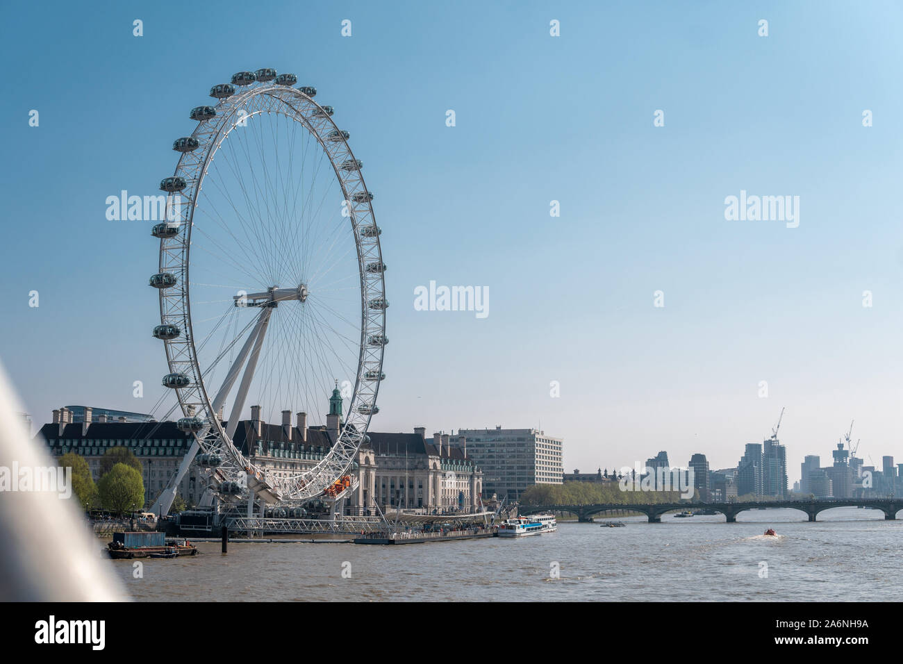 The london eye and houses of parliament hi-res stock photography and ...