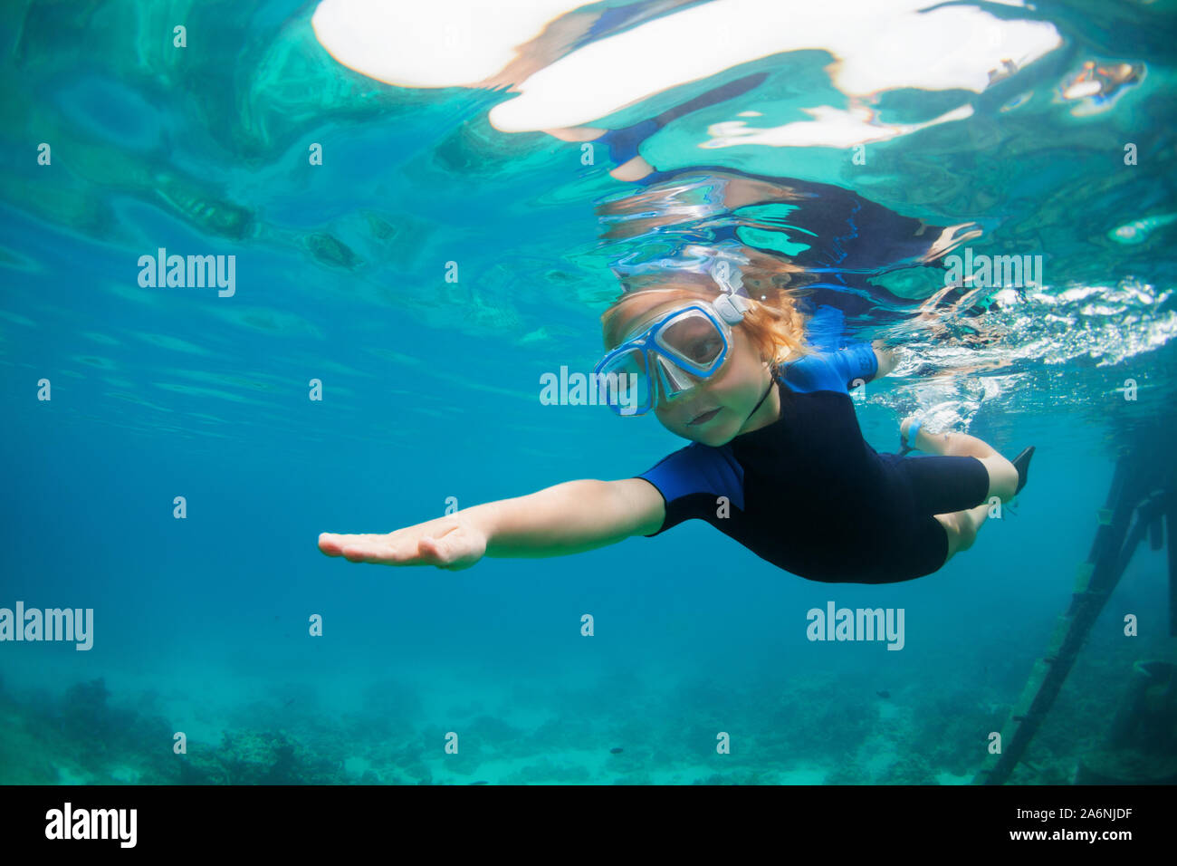 Kids underwater ocean hi-res stock photography and images - Alamy