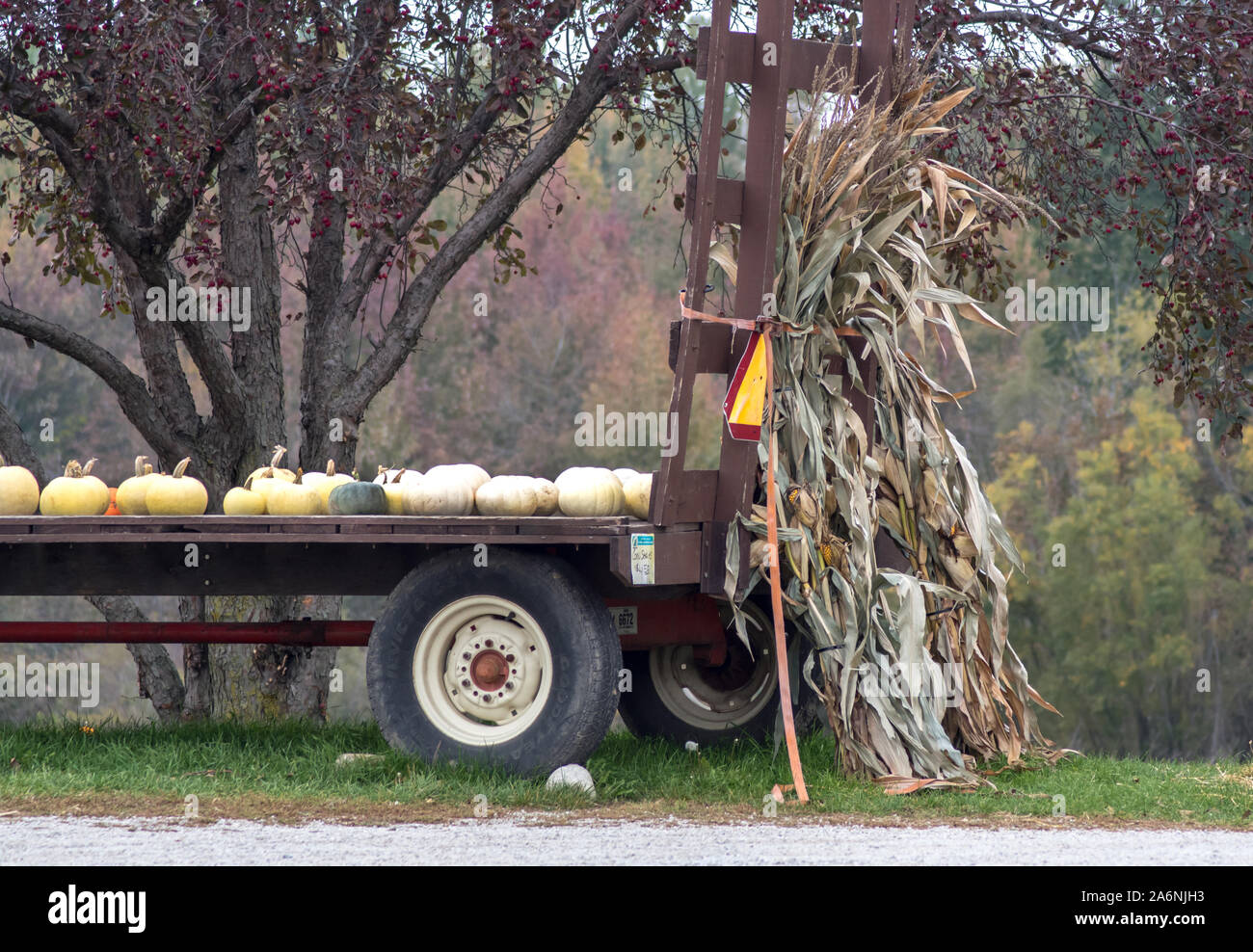 Flat bed trailer hi-res stock photography and images - Alamy