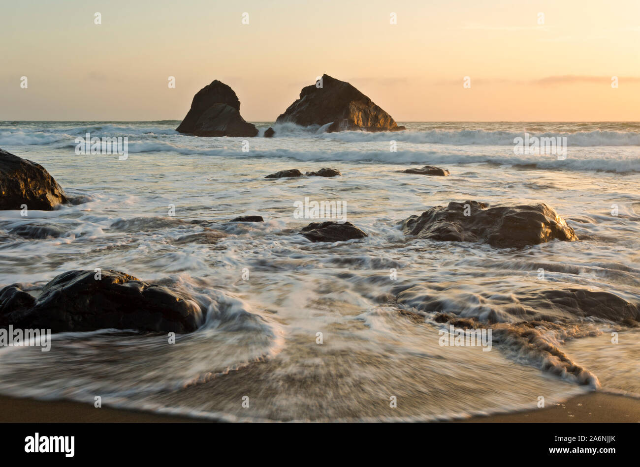 Hidden beach hi-res stock photography and images - Alamy