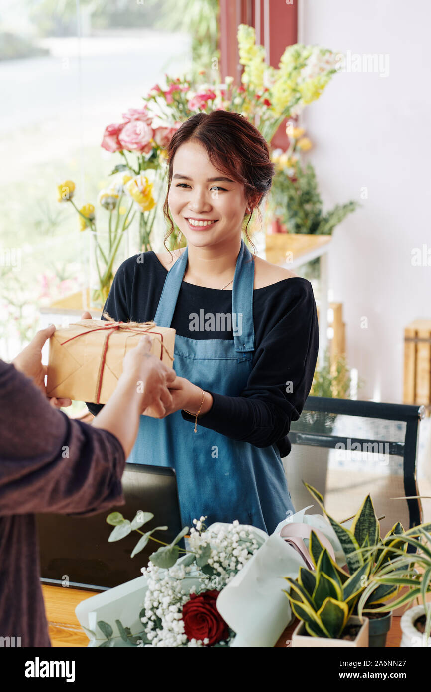 Vietnamese gift shop hi-res stock photography and images - Alamy