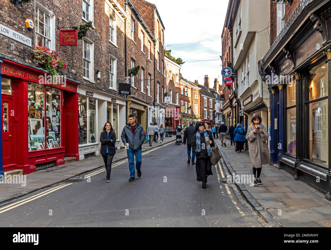 York yorkshire united kingdom shopping street hi-res stock photography ...