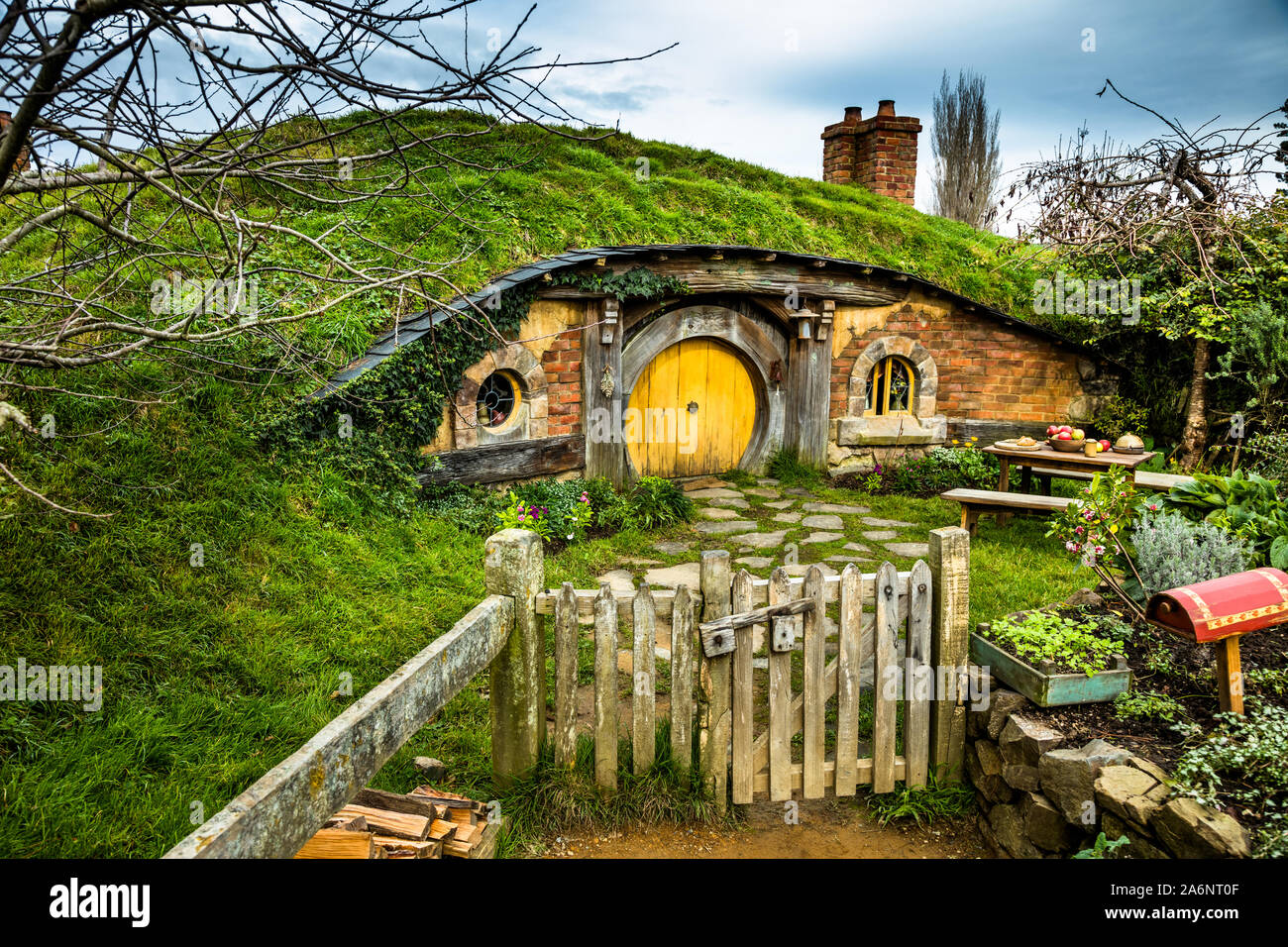 Hobbit Hole in the Hobbiton Movie Set, Matamata, New Zealand Stock ...